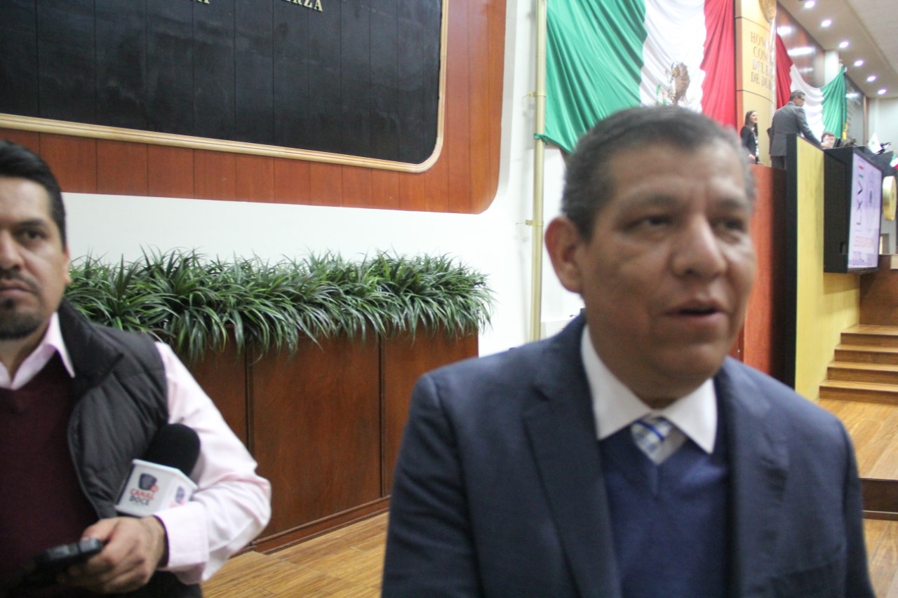 Podría ser delito textear al conducir | Telediario México