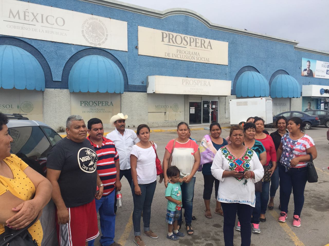 Familias exigen la devolución de más de 300 mil pesos del programa Prospera | Telediario México