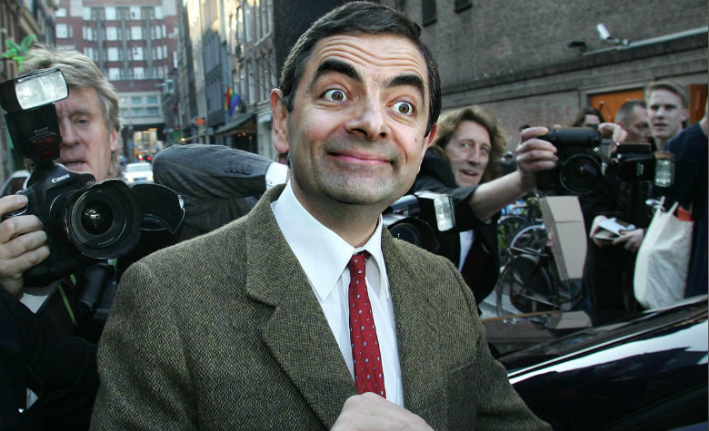 Regresa Rowan Atkinson con su parodia a James Bond | Telediario México