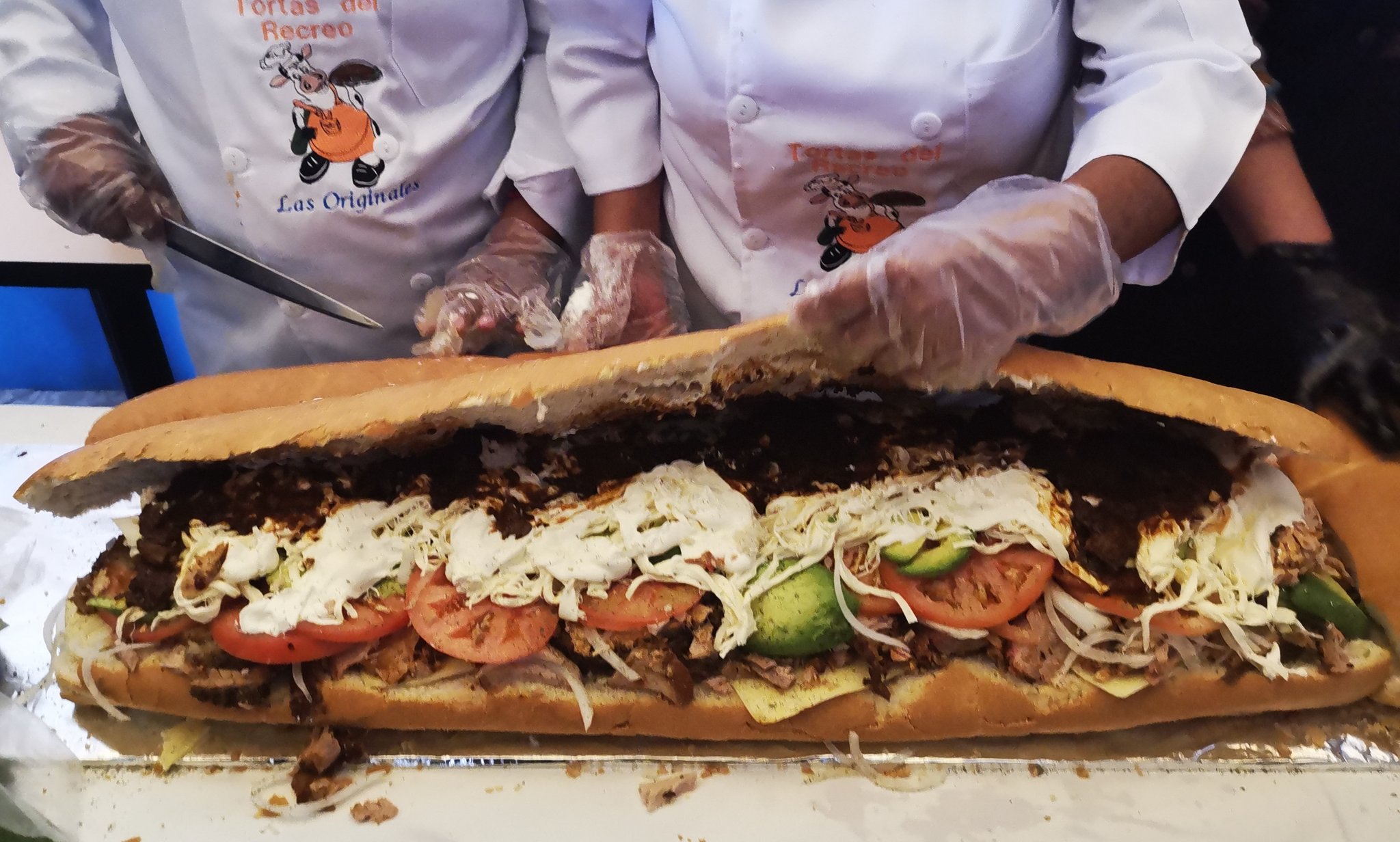 Preparan la torta más grande del mundo en CDMX | Telediario México