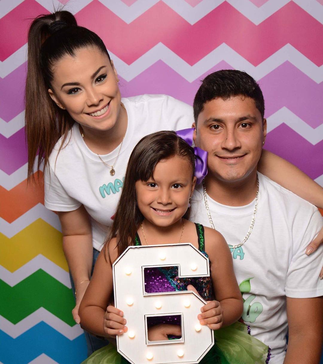 Liz y Ninjarin ponen en incómodo momento a su hija Seyli | Telediario México