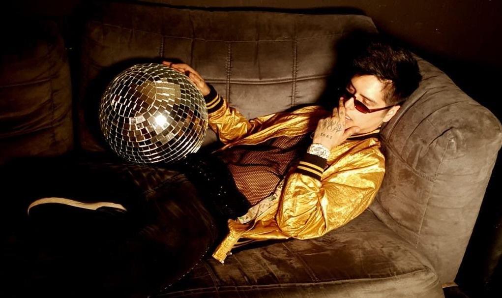 Irradiando 'Luz Neón', lanza Mc Aese nuevo álbum | Telediario México