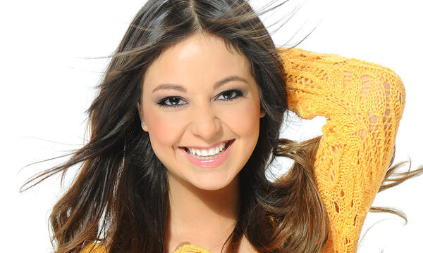 Caeli enseña de más con diminuto bikini rojo | Telediario México