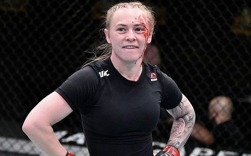 Kay Hanson, peleadora de UFC, se toma foto con aficionado que apostó a ...