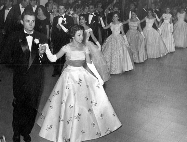 El baile del cotillón en León, una tradición desde 1954 | Telediario México