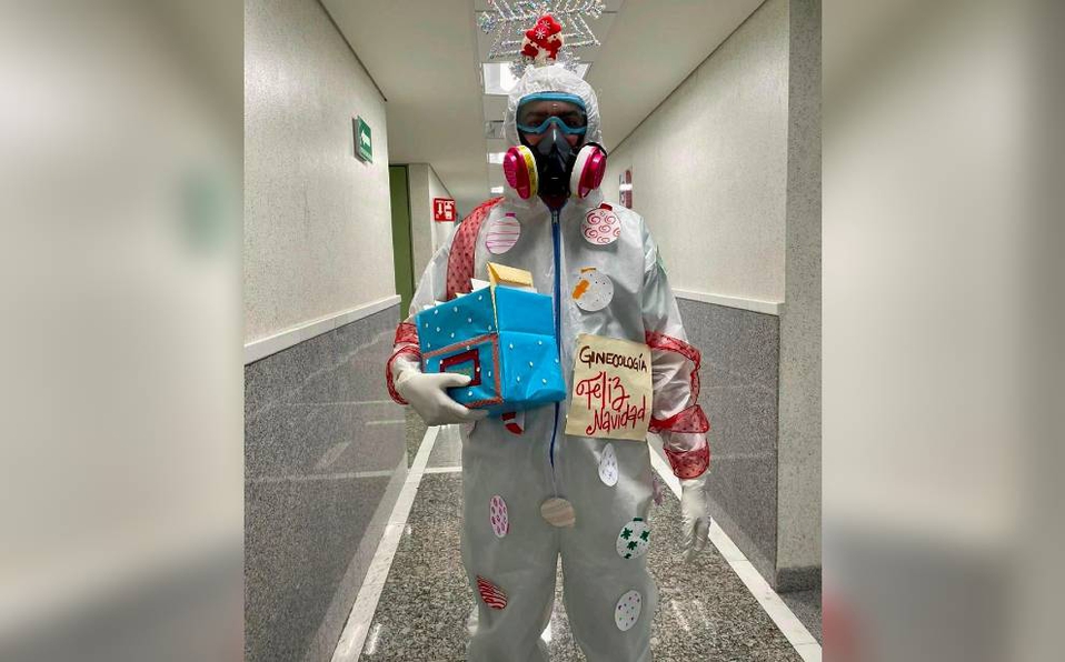 Médicos del IMSS adornan sus trajes contra Covid-19 y rompen piñata ...