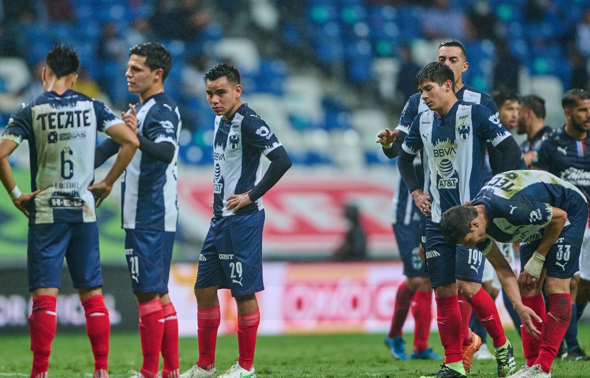 Rayados pierde ante Chivas en partido pendiente | Telediario México