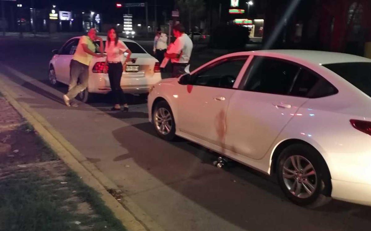 Conductor choca contra auto que esperaba luz verde en Torreón ...