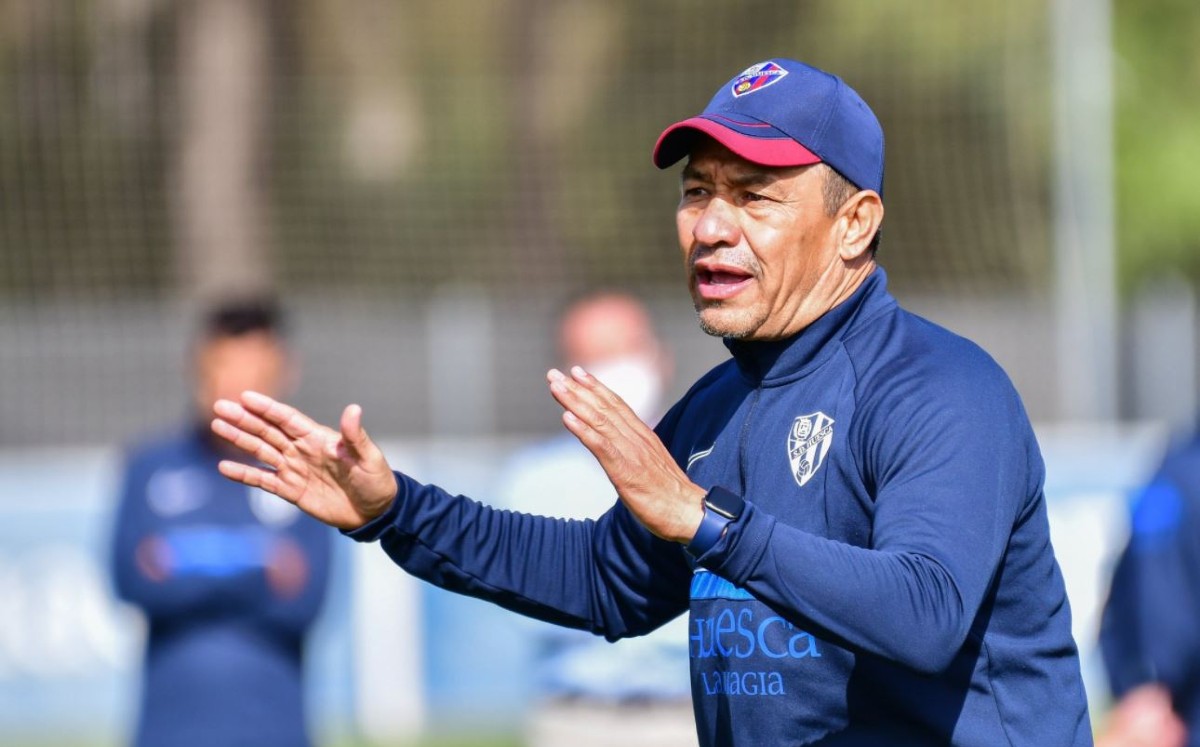 Nacho Ambriz tiene en mente a dos mexicanos para el Huesca | Telediario ...