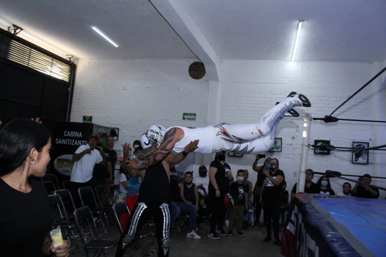 Con gran espectáculo celebran quinto aniversario de IPW Lucha Libre | Telediario México