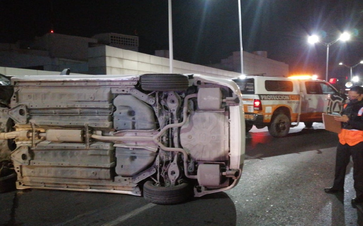 Monterrey. Volcadura en avenida Garza Sada deja un lesionado| Telediario México