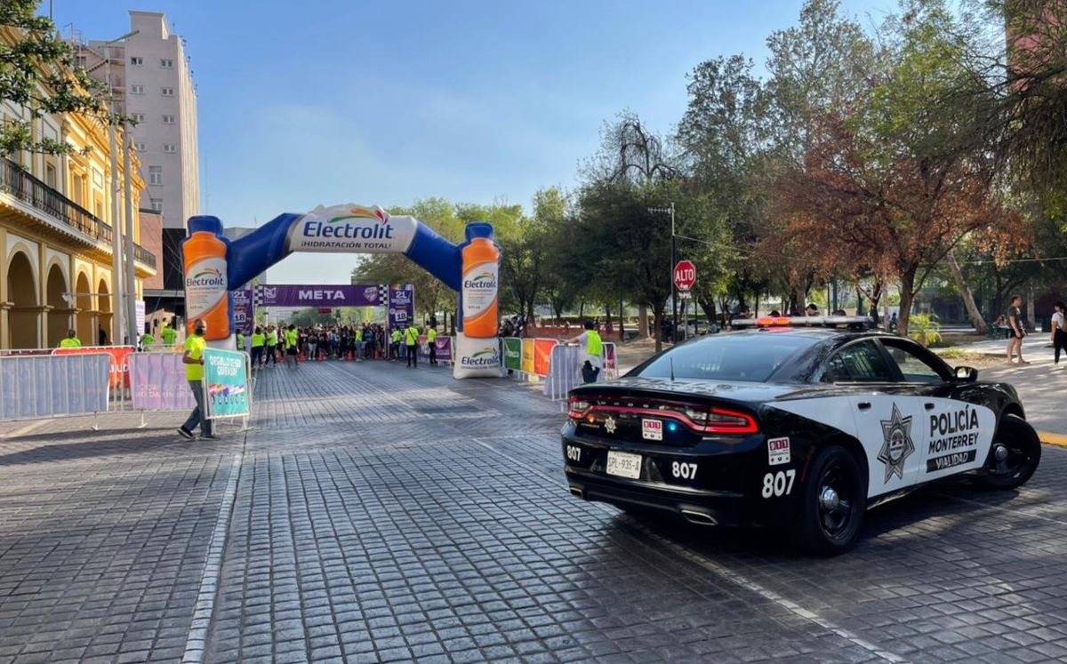 Realizan cierres viales en Centro de Monterrey por carreras deportivas| Telediario México