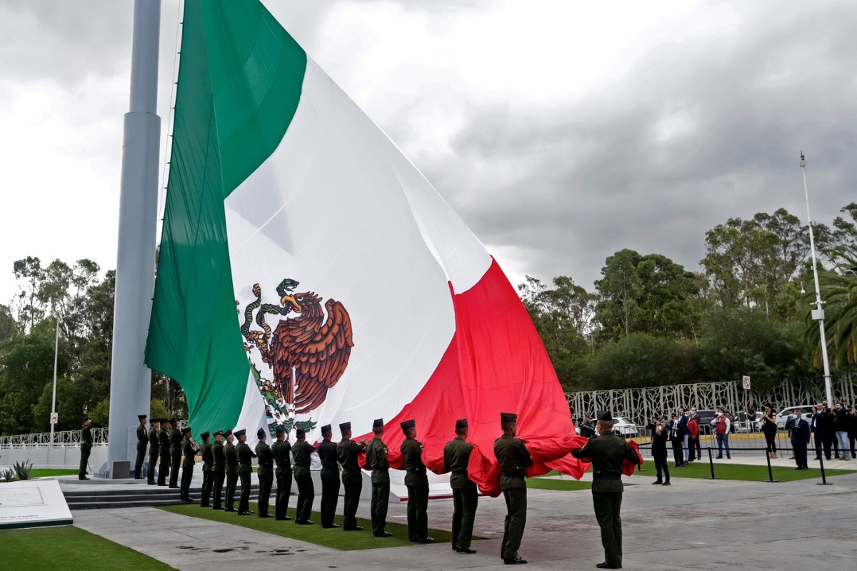 Inauguran bandera monumental de México en Puebla| Telediario México