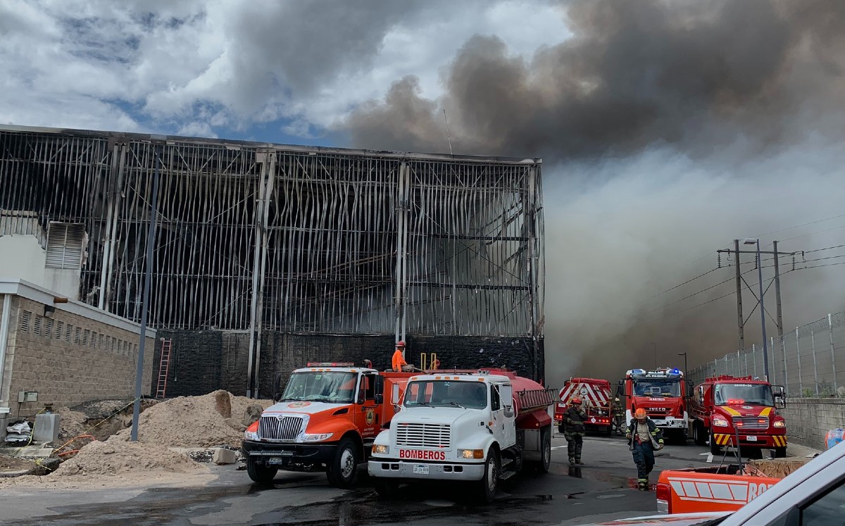 Tlaquepaque. Continúan controlando incendio en Parque Industrial ...