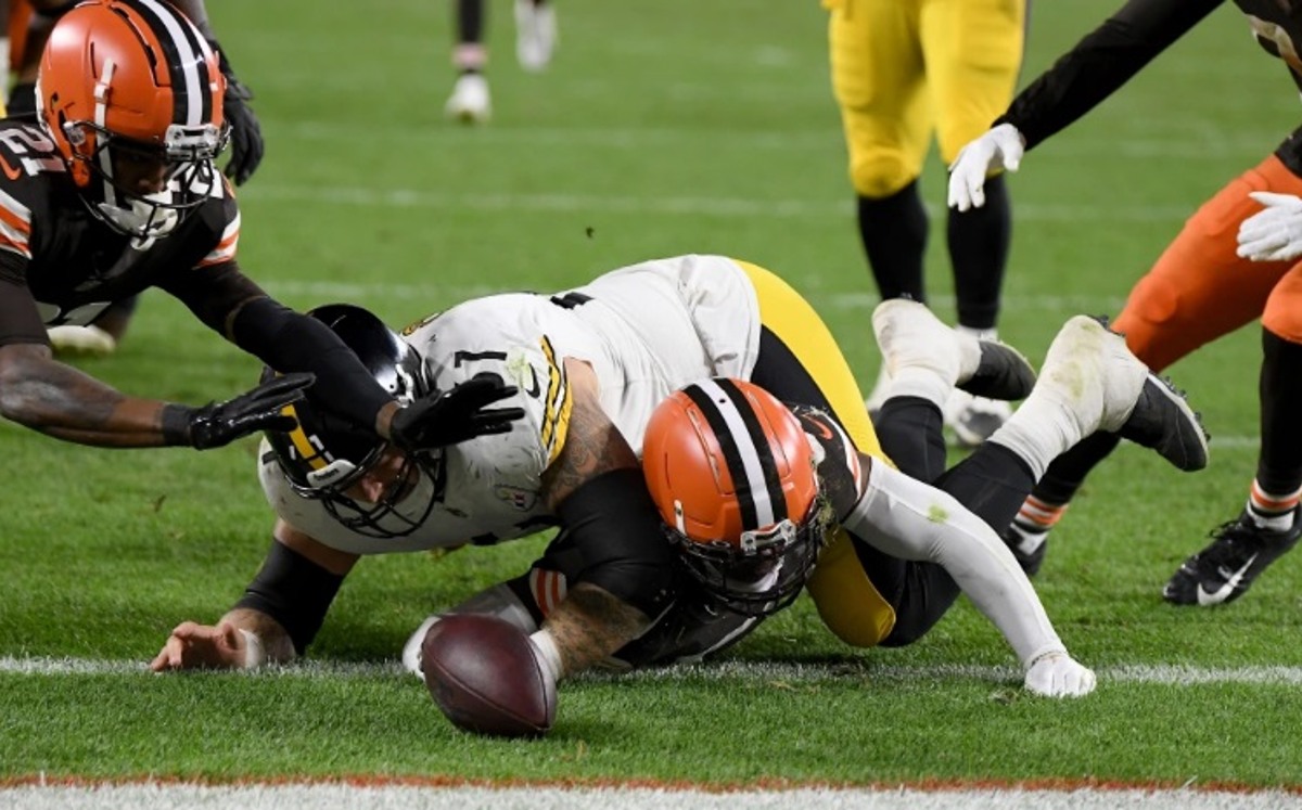 Apostadores lamentan el touchdown final entre Browns y Steelers ...