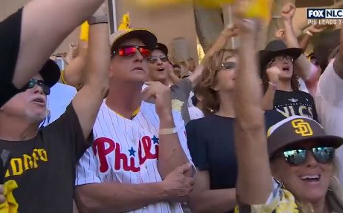 Padre de Aaron y Austin Nola tiene momento incómodo en Juego 2 de NLCS ...