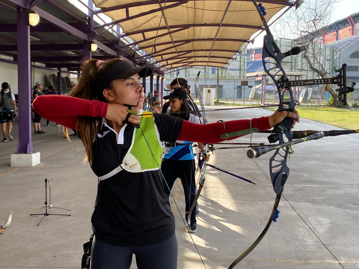 Arquera juvenil debuta con el pie derecho en competencia internacional ...