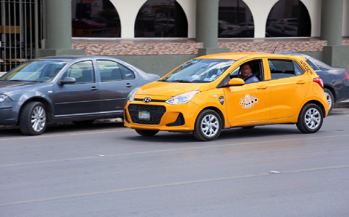 Reportera de Telediario revisa condiciones de taxis en Torreón ...