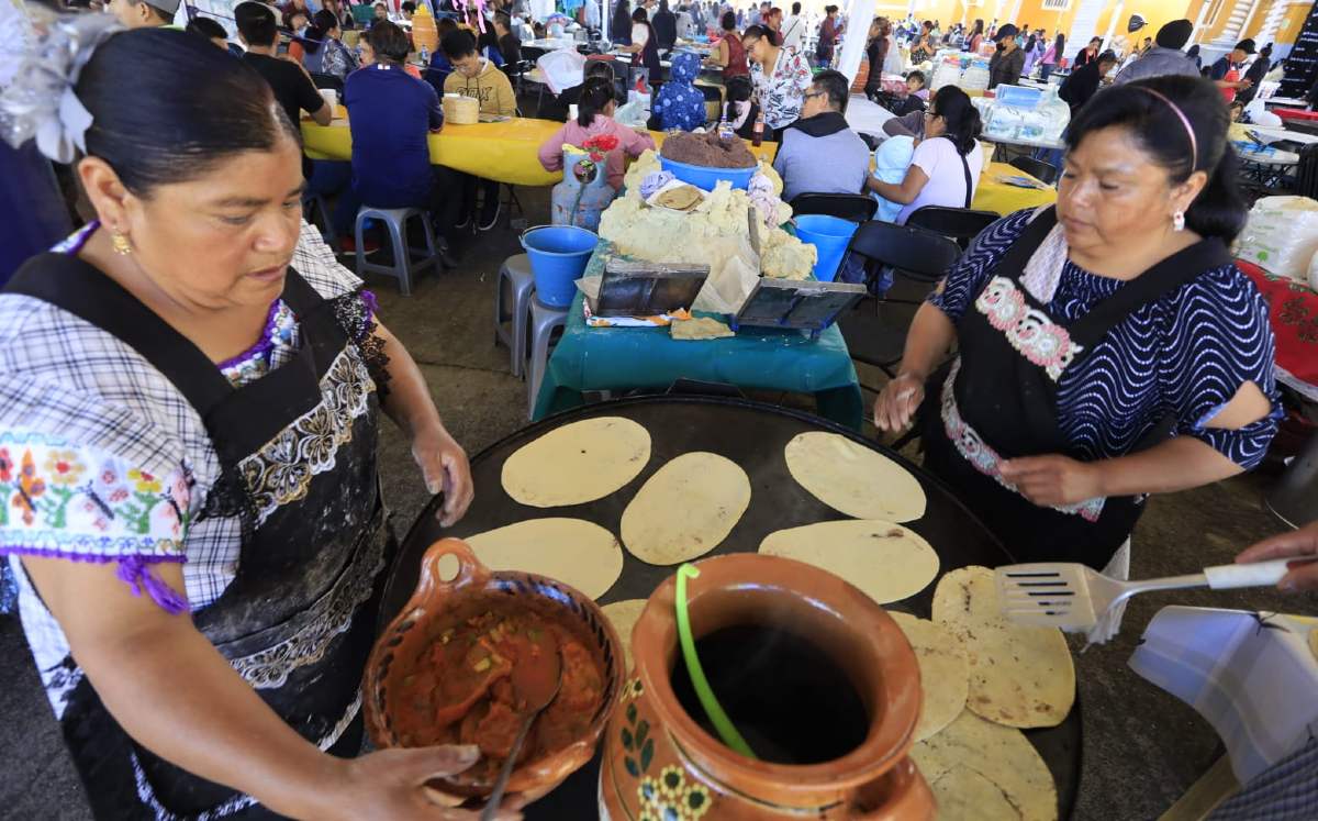 Celebran Feria de la Memela 2023 en La Resurrección, Puebla| Telediario ...