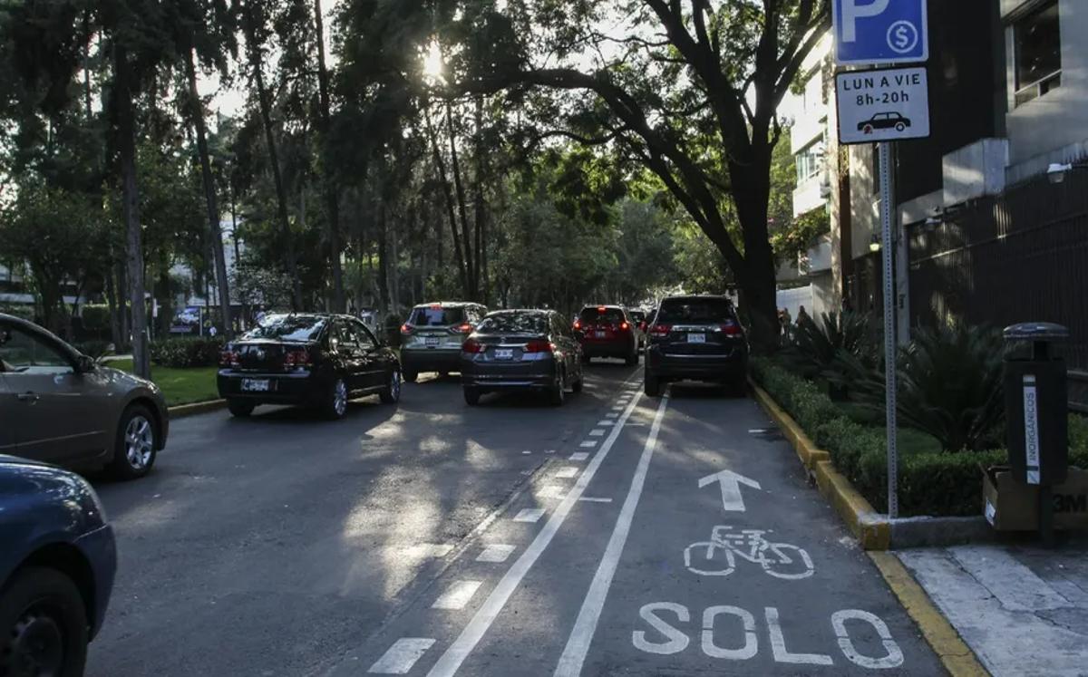 De cuánto es la MULTA por apartar lugares de estacionamiento en CdMx ...