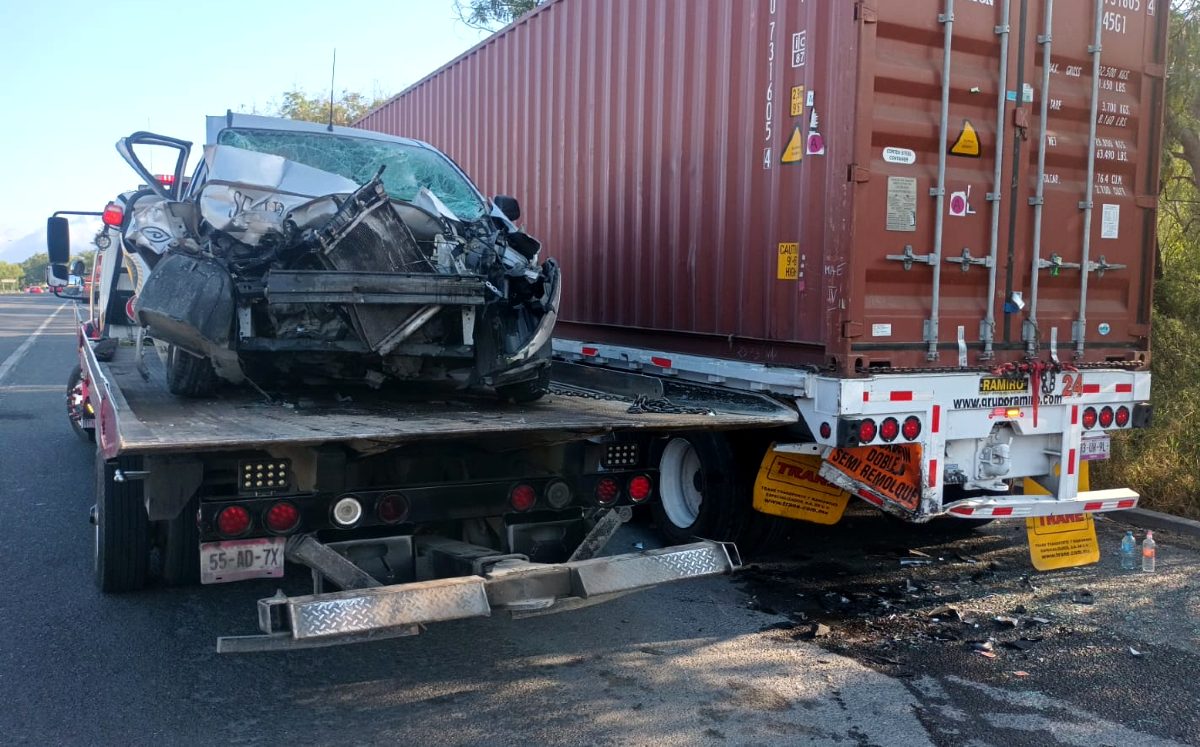 Conductor dormita y choca contra tráiler en Santiago, Nuevo León ...