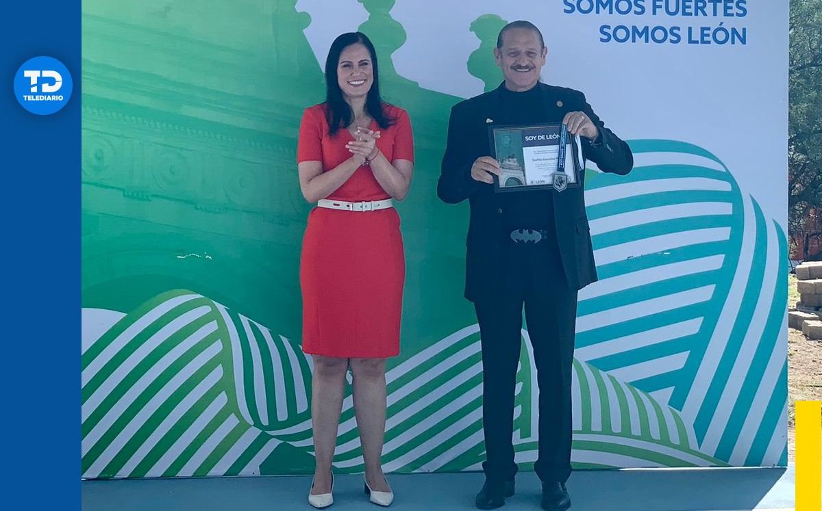 Teo González recibe reconocimiento Soy de León| Telediario México