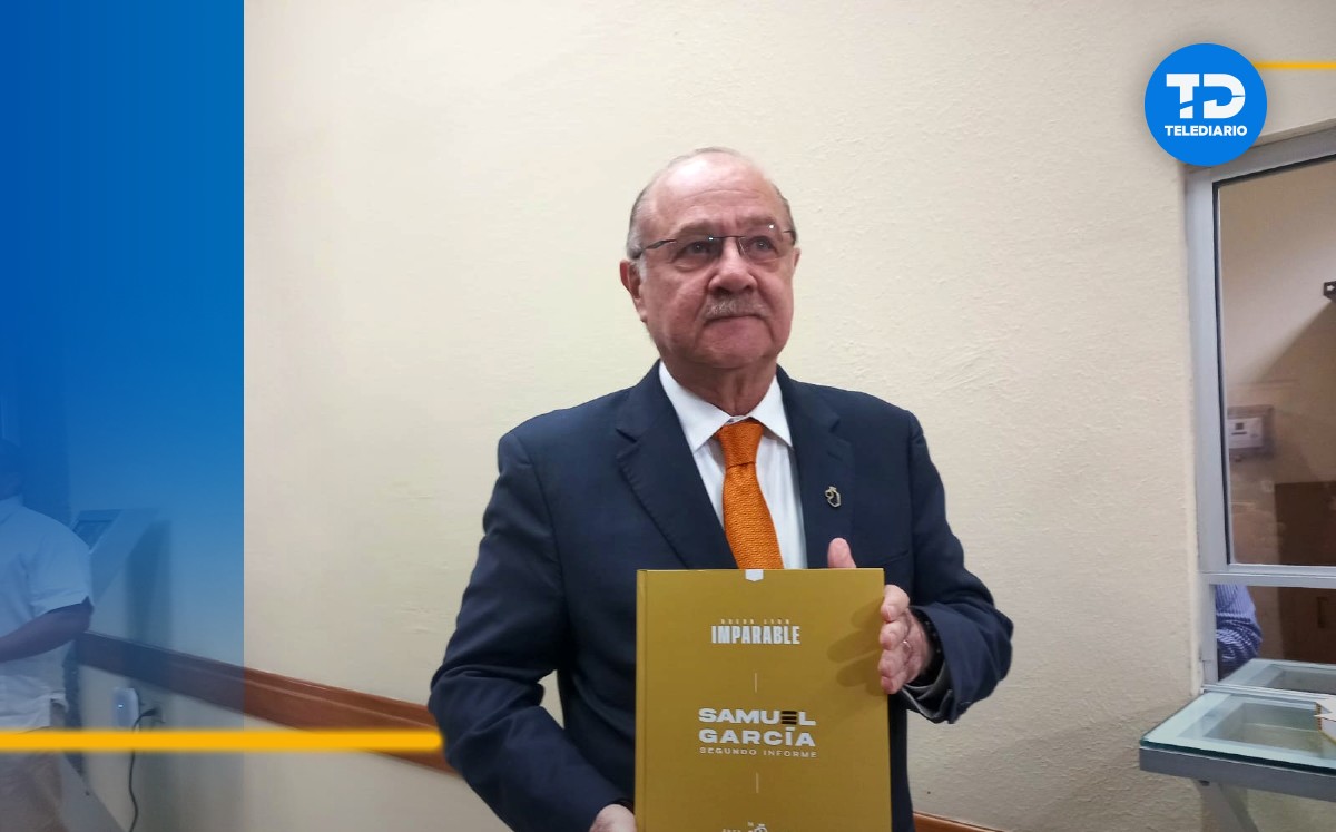 Javier Navarro entrega documento de segundo informe de gobierno en NL ...
